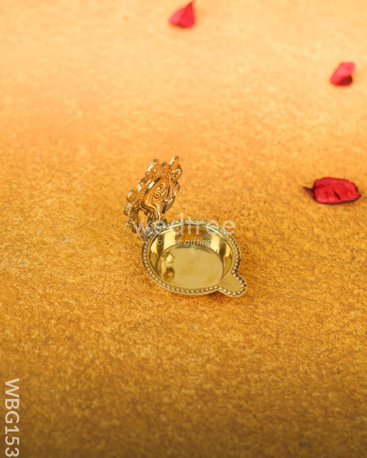 Brass Shank Chakra Diya - WBG1534 – Wedtree